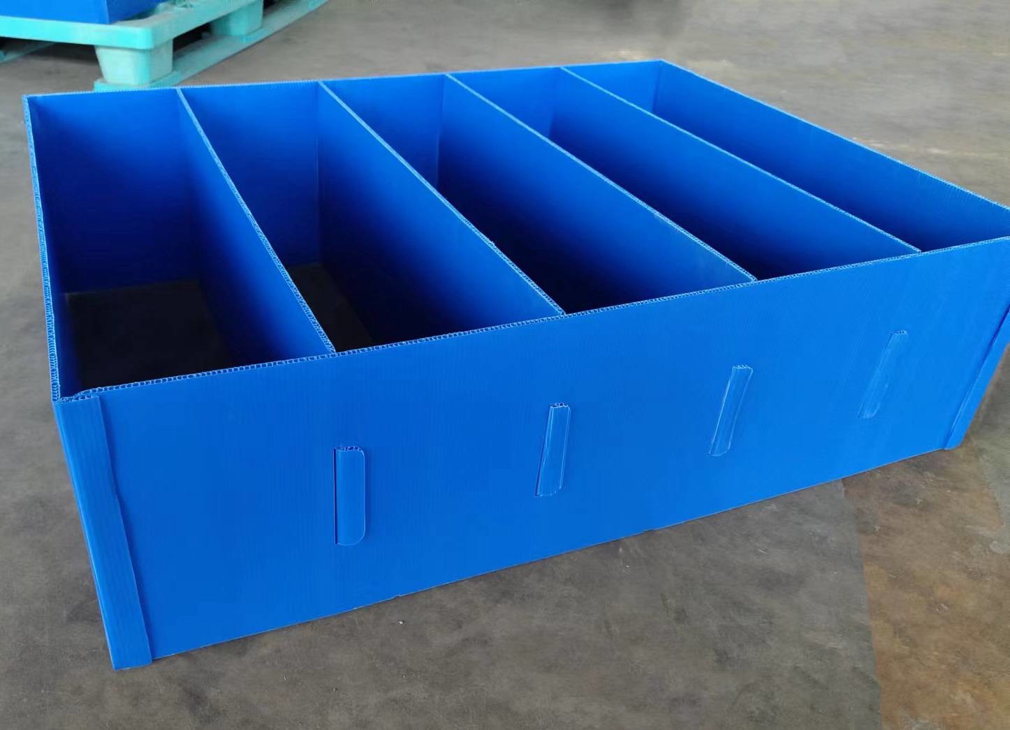 Lightweight Plastic Dividers Box with 15 Compartments